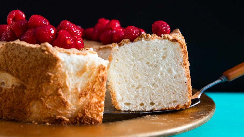 How To Prepare Heavenly Light Cake At Home - feastfulcuisine.com