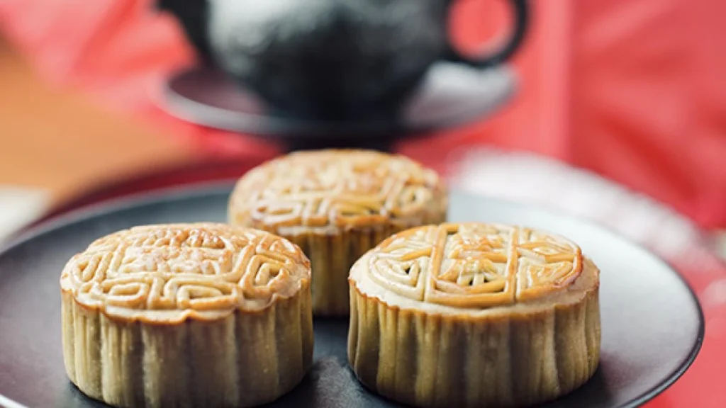 Classic Mooncake | Fast and Simple Method With Popular Fillings ...