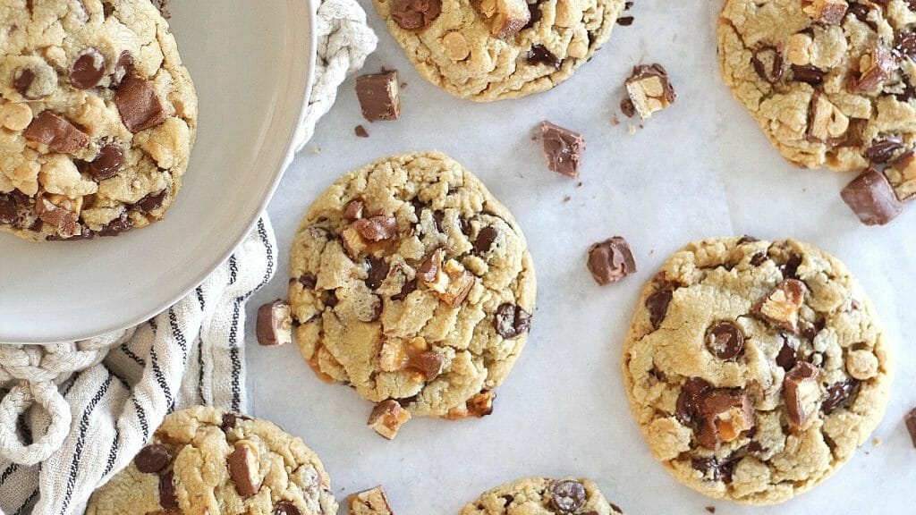 Top Snickers Cookies Recipe - feastfulcuisine.com