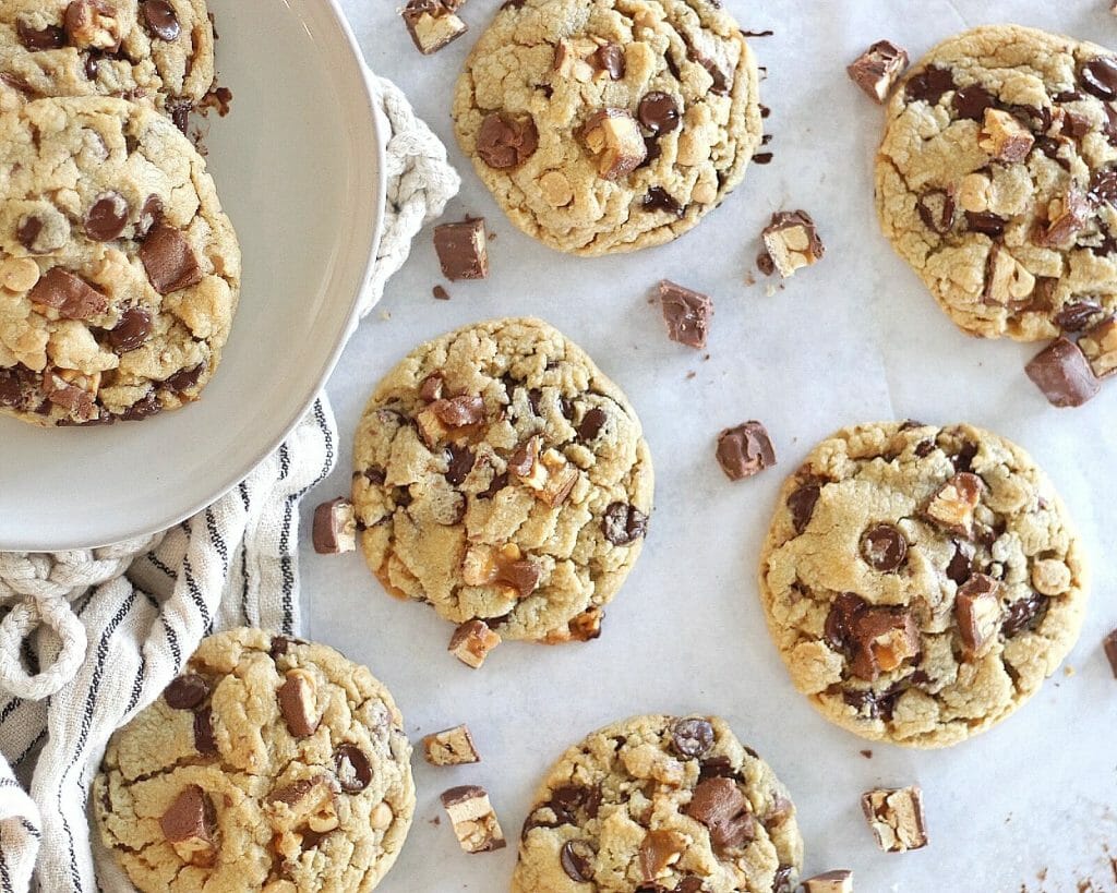 Top Snickers Cookies Recipe - feastfulcuisine.com
