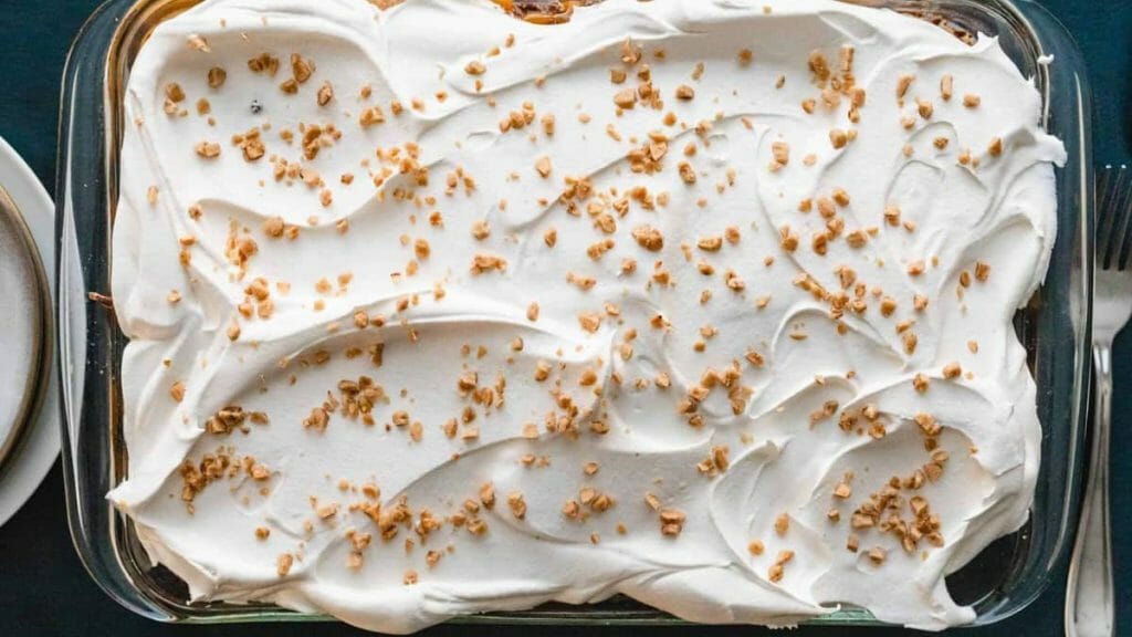 Delightful Heath Bar Cake Recipe - feastfulcuisine.com