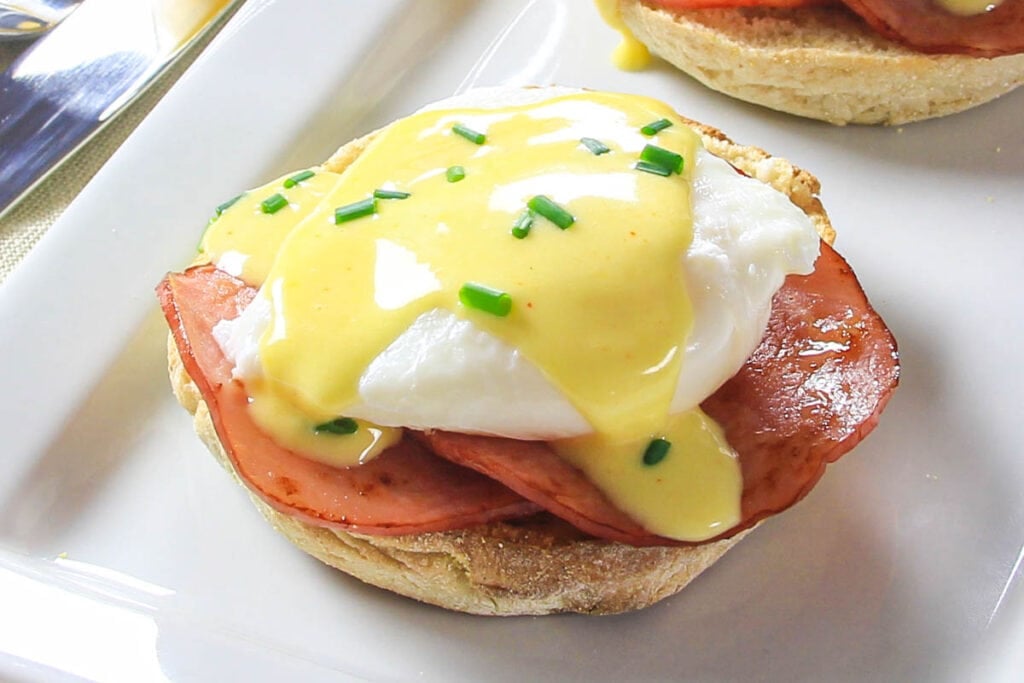 Recipe for Enjoying Eggs Benedict - Cooking Enthusiast ...