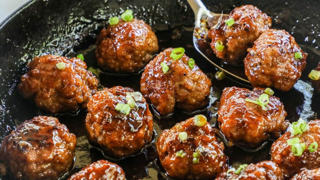 Sweet Sriracha Meatballs · Easy House Recipes - feastfulcuisine.com